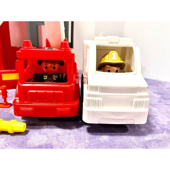 Kid Connection | Toys | Kid Connection Fire Station Emergency Vehicle ...